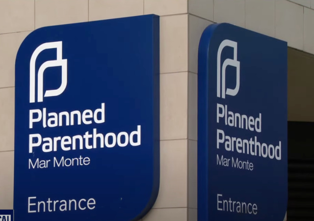 Judge Temporarily Blocks Trump From Defunding Planned Parenthood
